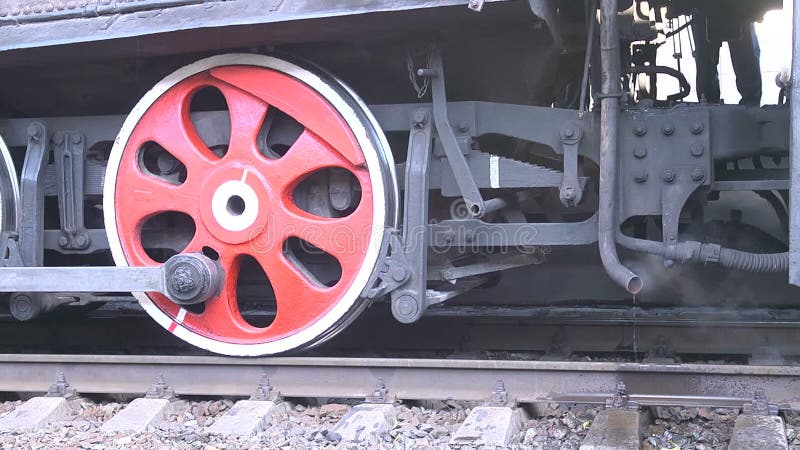 Retro- Dampf-Maschinen-Zug stock footage. Video von brennholz - 63270372