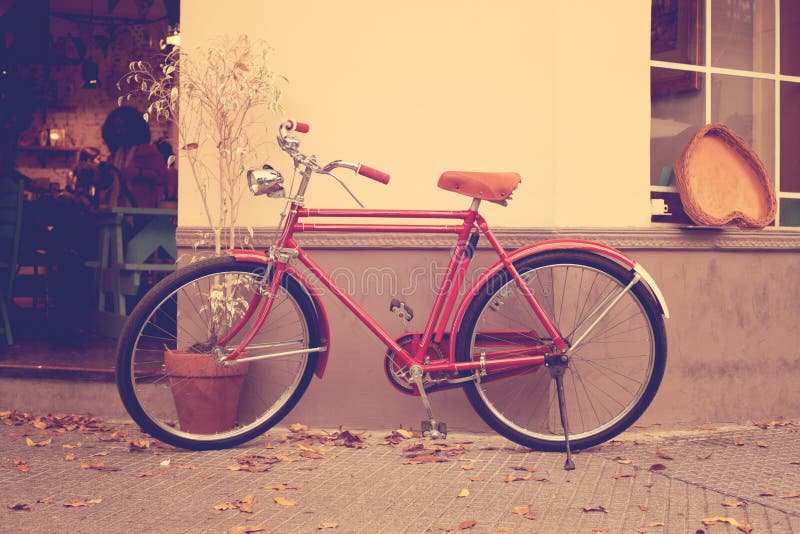 Retro fiets stock afbeelding. Image of vervoer, fiets - 25038217