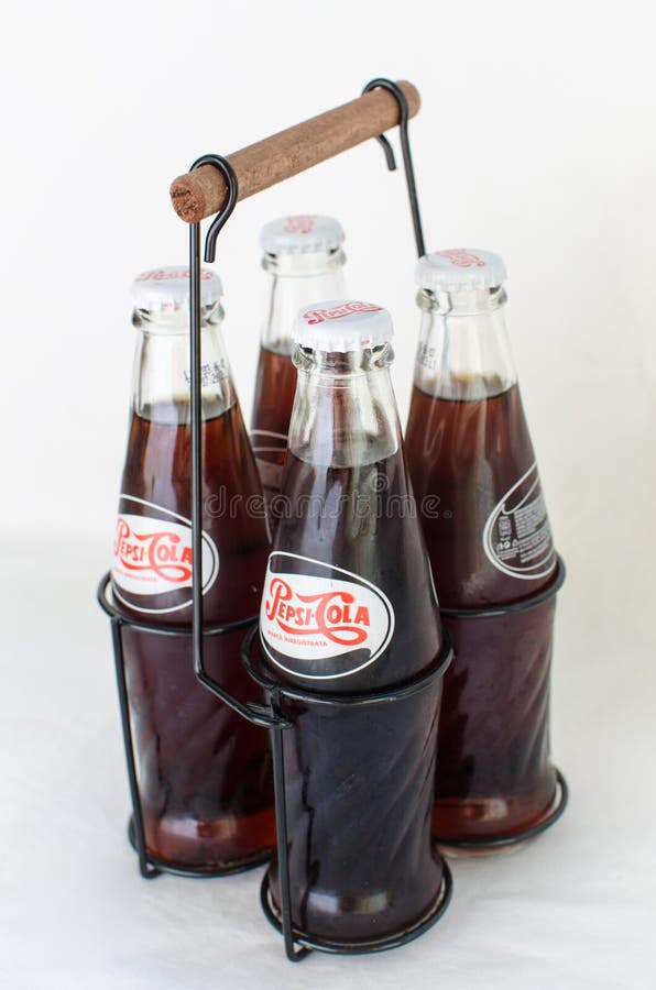Retro Flaskor Av Pepsi Cola Redaktionell Arkivbild - Bild av ...