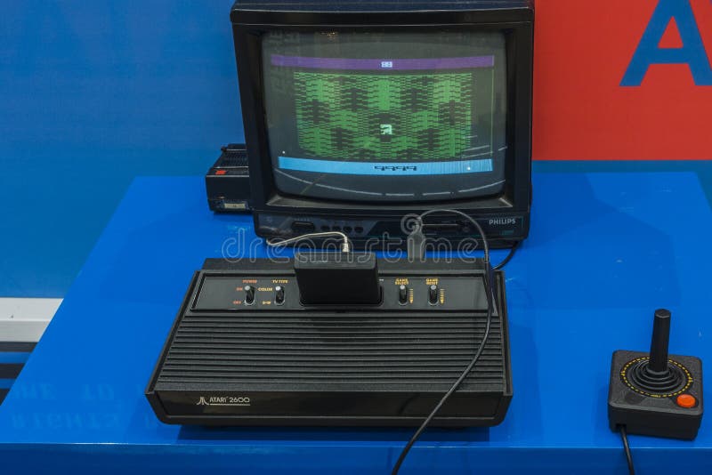 Retro car editorial photo. Image of cruise, building - 68818966