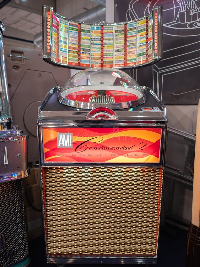 Retro Jukebox: Music and Dance in the 1940s and 1950s Editorial Photo ...
