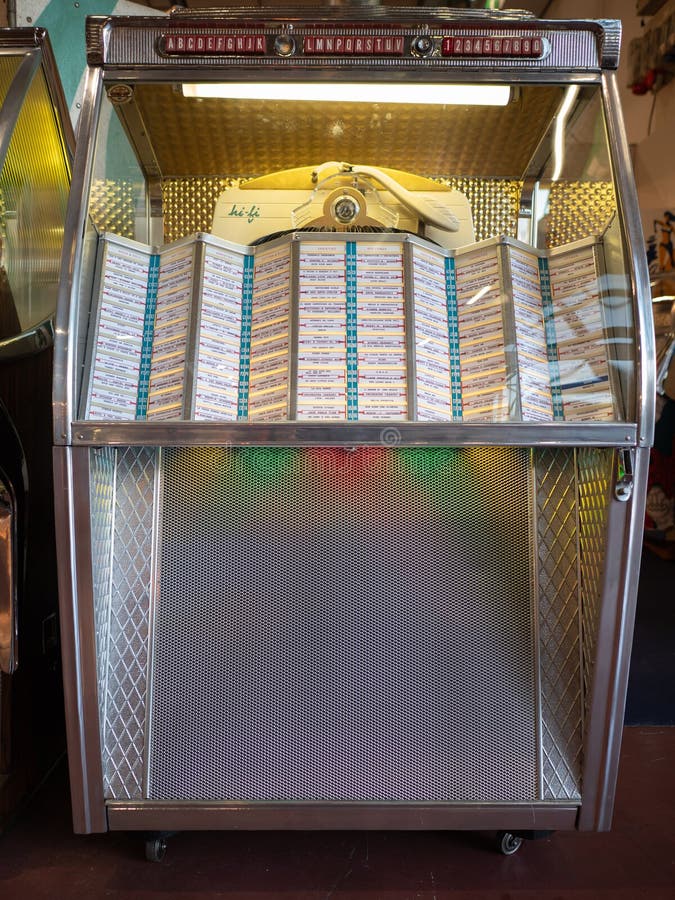 Retro Jukebox: Music and Dance in the 1940s and 1950s Editorial ...