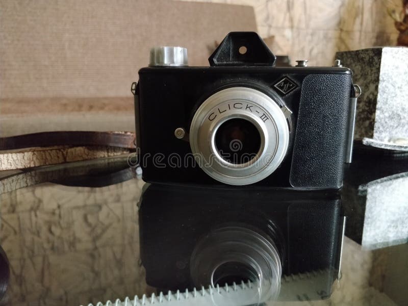 Retro kamera redaktionell arkivfoto. Bild av guld, klick - 100092213