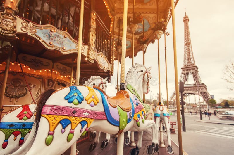 Retro- Karussell in Paris stockbild. Bild von farbe, reise - 30711135
