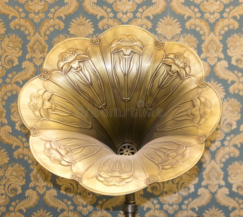 Chifre velho do gramofone foto de stock. Imagem de estilo - 29727172