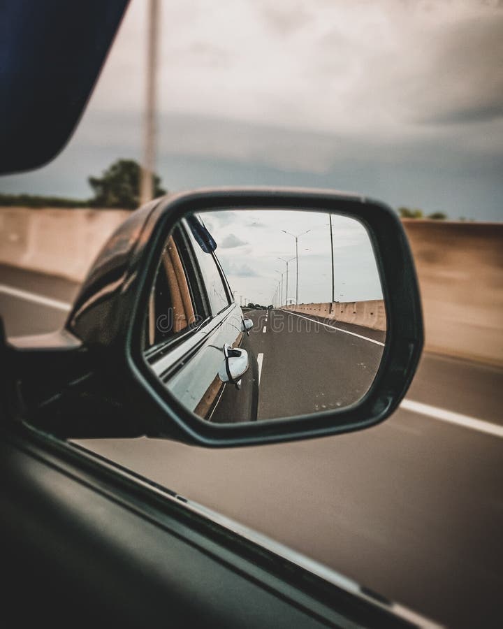 Retroceder en velocidad foto de archivo. Imagen de ventana - 225419198