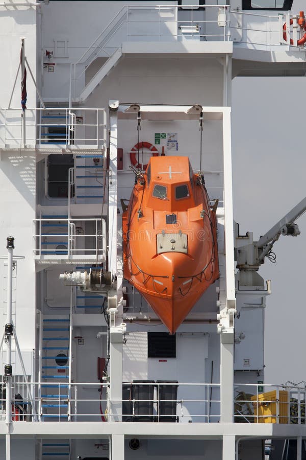 Fallrettungsboot Auf Einem Containerschiff Stockfoto - Bild von ...