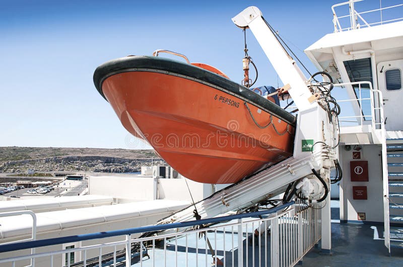Rettungsboot Auf Passagierfähre Stockfoto - Bild von zwischenlage ...