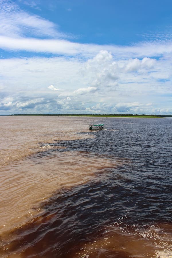 Encontro De águas Do Encontro Das Aguas Enquanto Rio Negro Se Funde Com ...