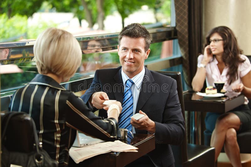 Reunión De Negocios En Café Foto de archivo - Imagen de costoso ...