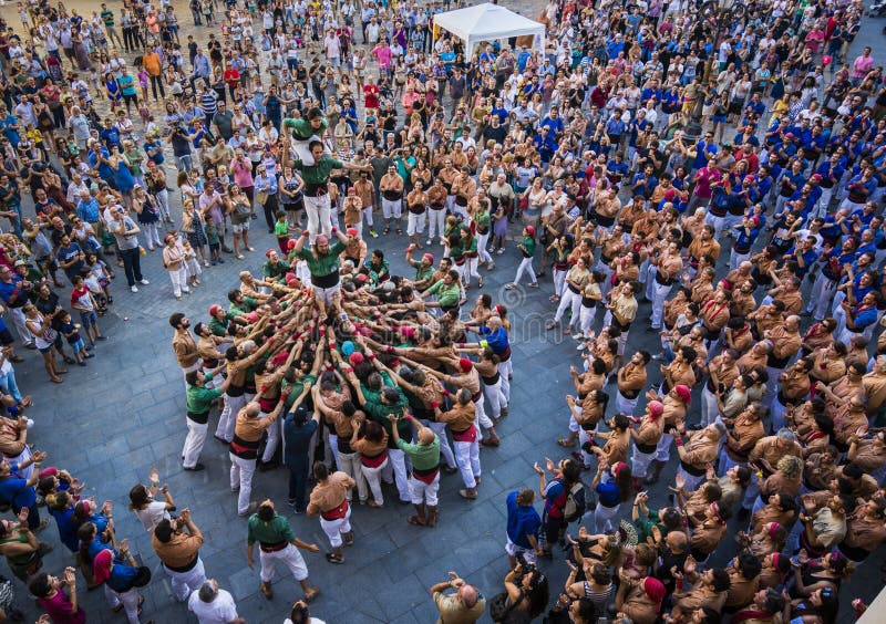 REUS, SPANIEN - 23. APRIL 2017: Castells-Leistung Redaktionelles Bild ...
