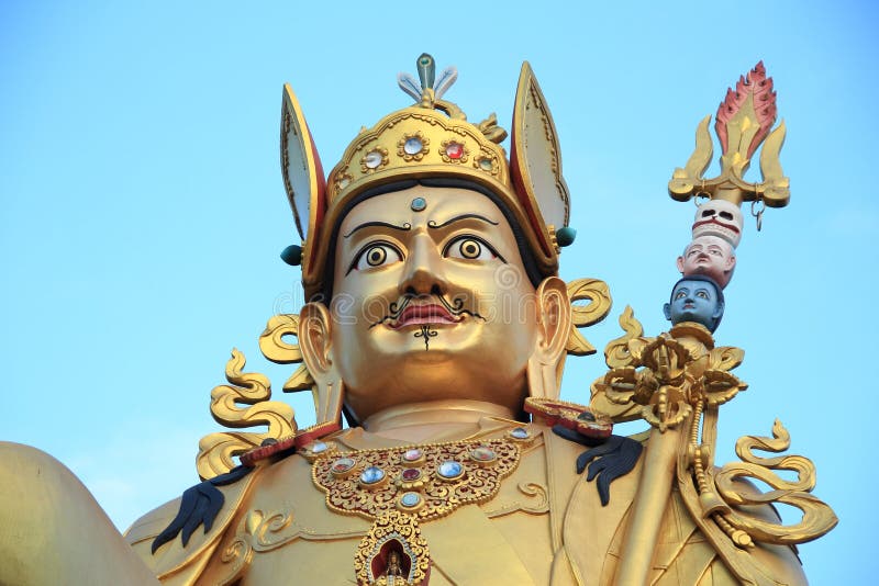 Reuze Gouden Beeldhouwwerk. Redactionele Stock Afbeelding - Image of ...