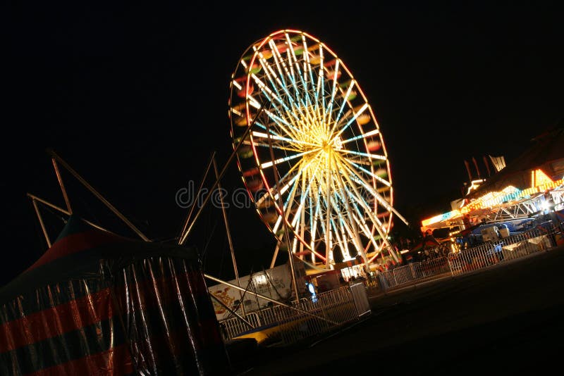 Reuzenrad stock afbeelding. Image of eerlijk, nacht, aangestoken - 1217105