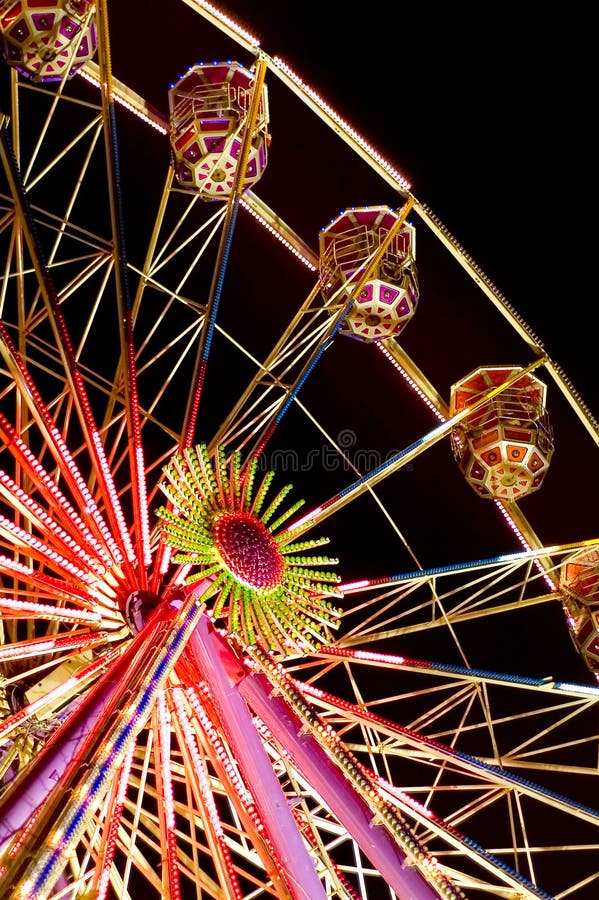 Reuzenrad stock foto. Image of pret, licht, ferris, eerlijk - 418512