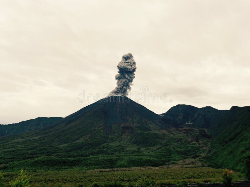 The Reventador Volcano Under Activity Stock Image - Image of activity ...