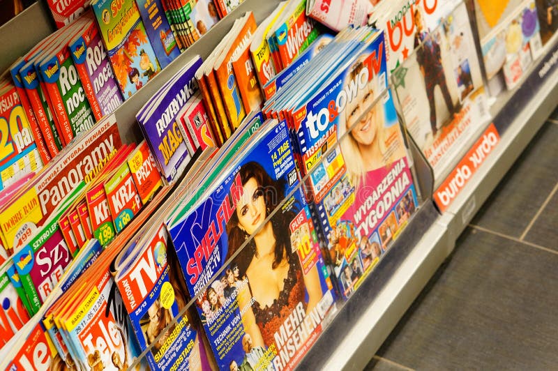 Revistas en librería foto editorial. Imagen de colorido - 35832446