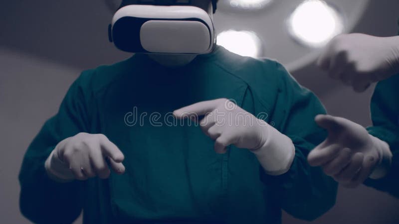 Revolutionizing Medicine with Virtual Reality: Doctors Perform ...
