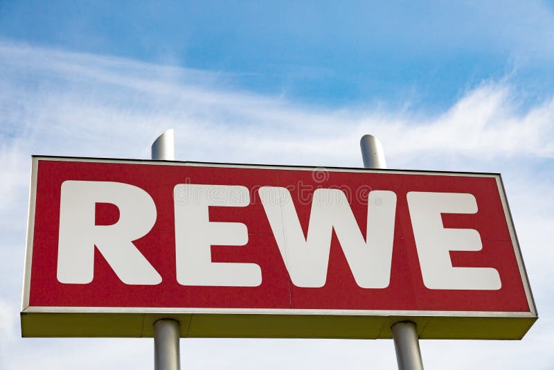 Rewe redaktionelles bild. Bild von system, leute, platz - 47779520