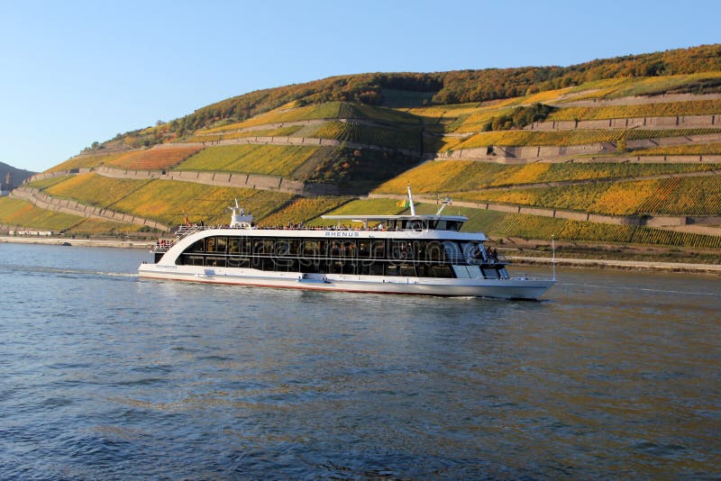 Rhein-Schiff Bingen Ruedesheim Redaktionelles Stockbild - Bild von tour ...