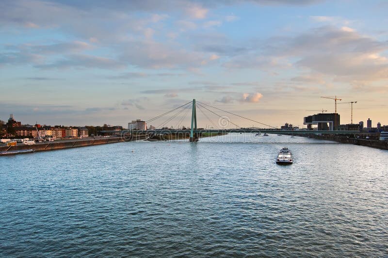 Del Pan Bridge and Pasig River Editorial Photography - Image of sunset ...