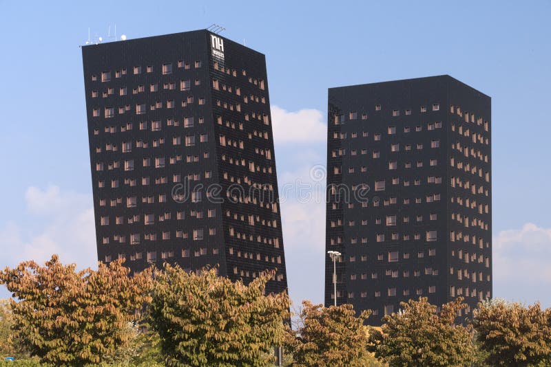 Rho Milano, Italia: Due Torri Moderne Immagine Stock Editoriale ...