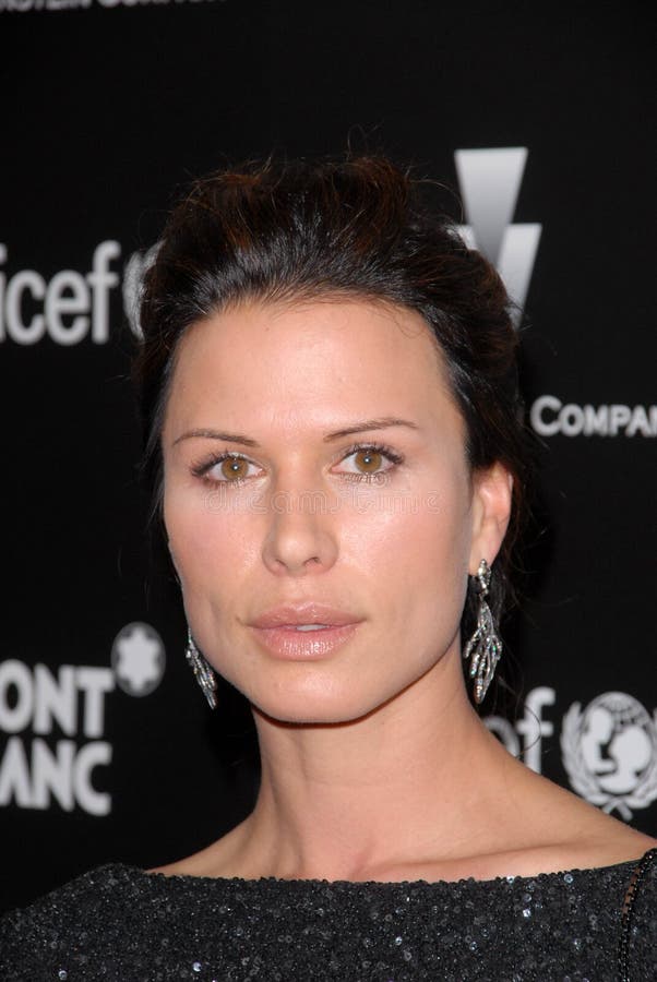 Rhona Mitra editorial photography. Image of green, party - 22873452