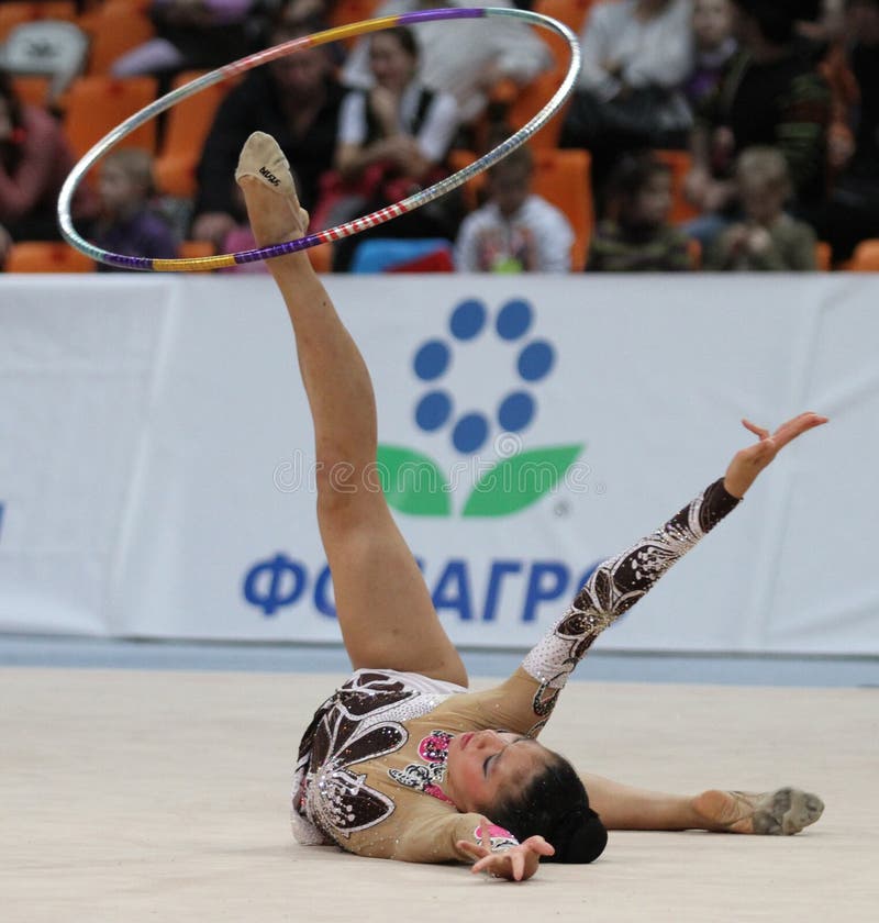 Rhythmische Gymnastik redaktionelles stockbild. Bild von schön - 13511029