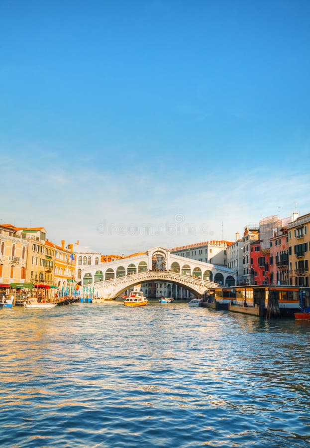 Rialto Bridge (Ponte Di Rialto) on a Sunny Day Editorial Photo - Image ...
