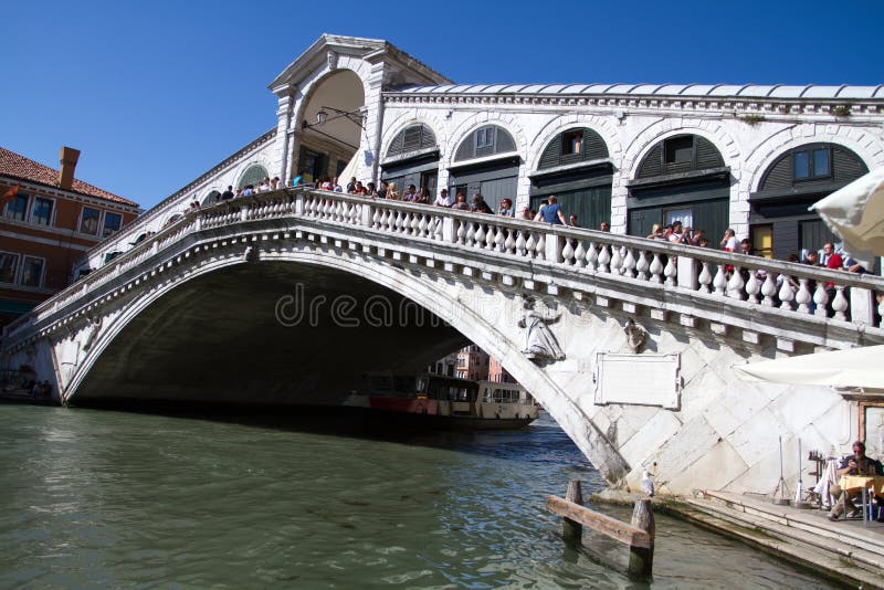 Rialto bridge editorial stock image. Image of building - 30087399