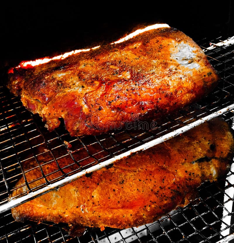 Ribben op Rokersrekken stock afbeelding. Image of spareribs - 56284011