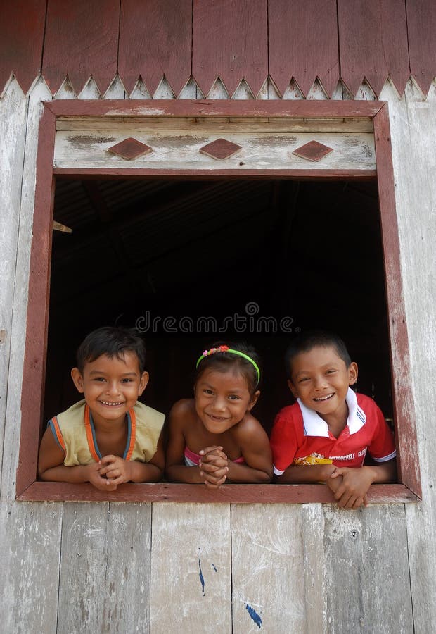 Ribeirinhos photo éditorial. Image du nègre, côté, amazone - 105286216