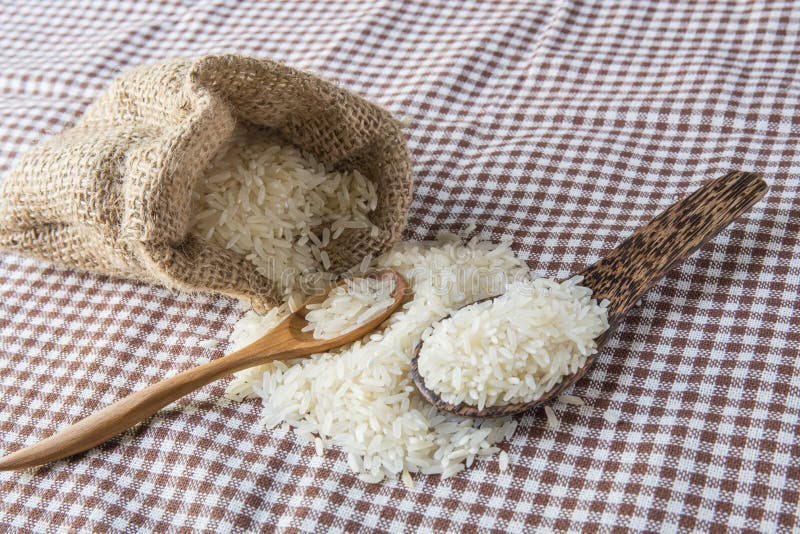 Rice in small burlap sack stock image. Image of ingredient - 41935557