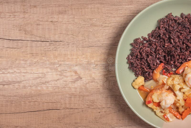 Riceberry Rice with Stir-Fried Shrimp and Cauliflower Stock Photo ...