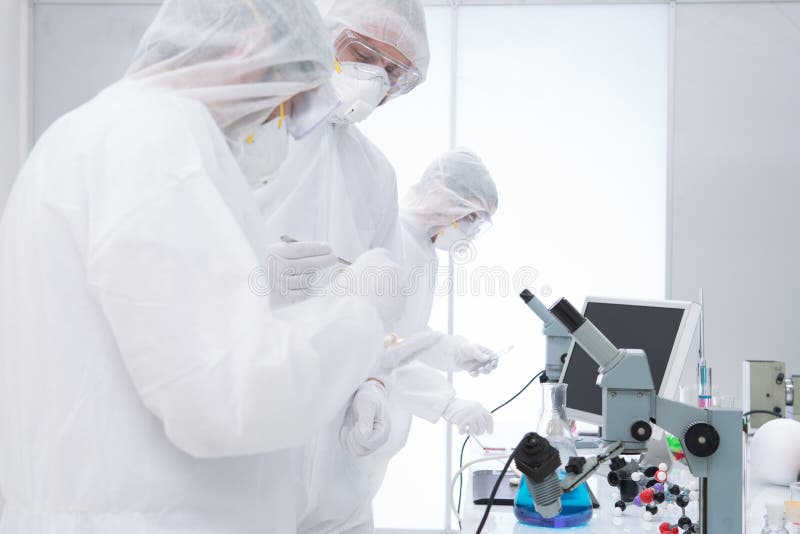 Ricerca Scientifica in Un Laboratorio Di Chimica Immagine Stock ...