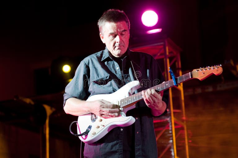 Rick Edwards fotografia editorial. Imagem de azuis, mostra - 16839797