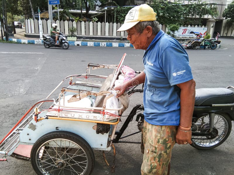 A Rickshaw Puller is Waiting for Passengers Editorial Stock Image ...