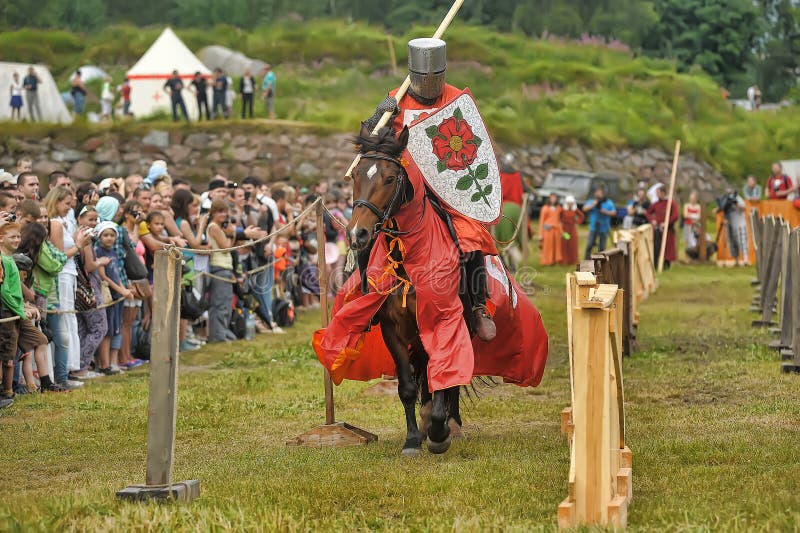 Ridder Met Lans Op Horseback Redactionele Stock Foto - Image of ...