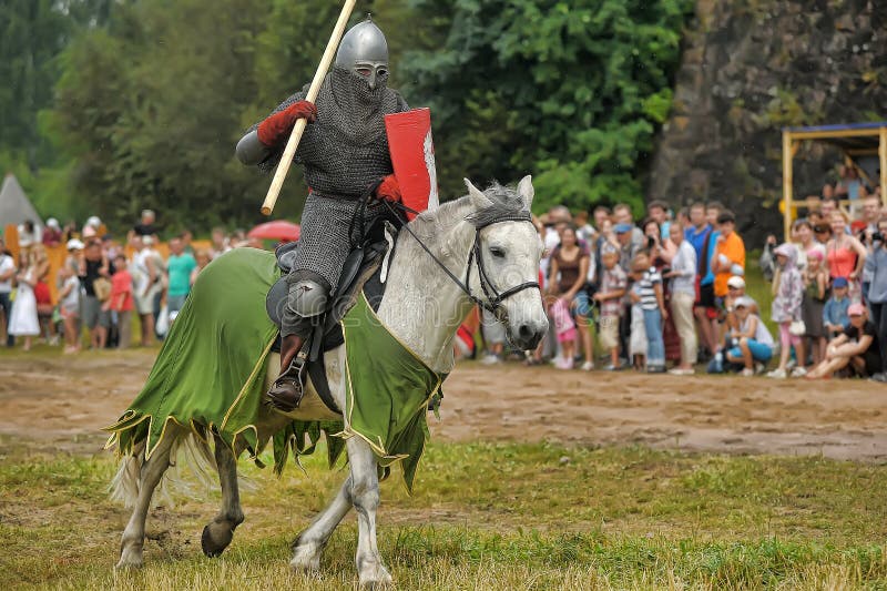 Ridder Met Lans Op Horseback Redactionele Foto - Image of conflict ...