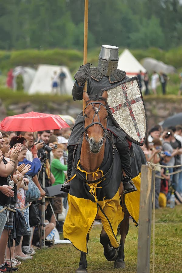 Ridder Met Lans Op Horseback Redactionele Stock Foto - Image of ...