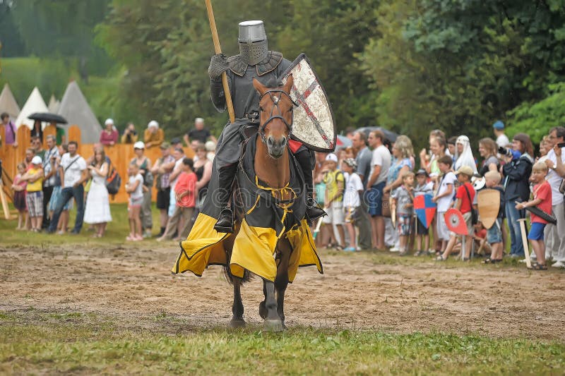 Ridder Met Lans Op Horseback Redactionele Stock Afbeelding - Image of ...