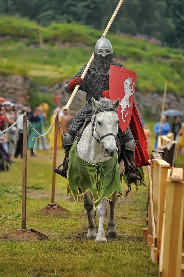 Ridder Met Lans Op Horseback Redactionele Stock Foto - Image of spelen ...