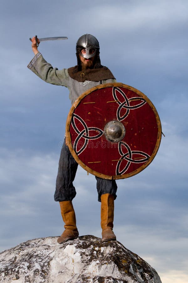 Ridder op een rots stock afbeelding. Image of antiquiteit - 43770511