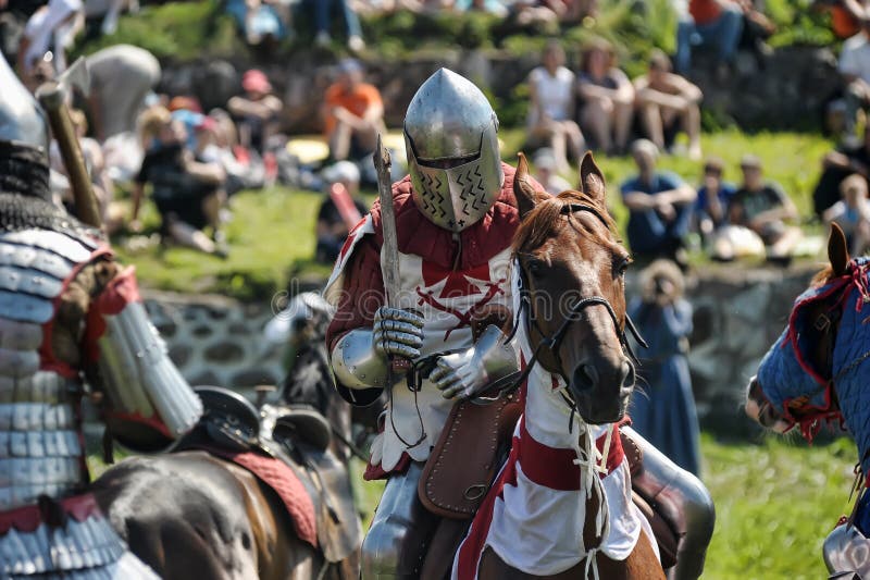 Ridders Die Op Horseback Vechten Stock Afbeelding - Image of paard ...