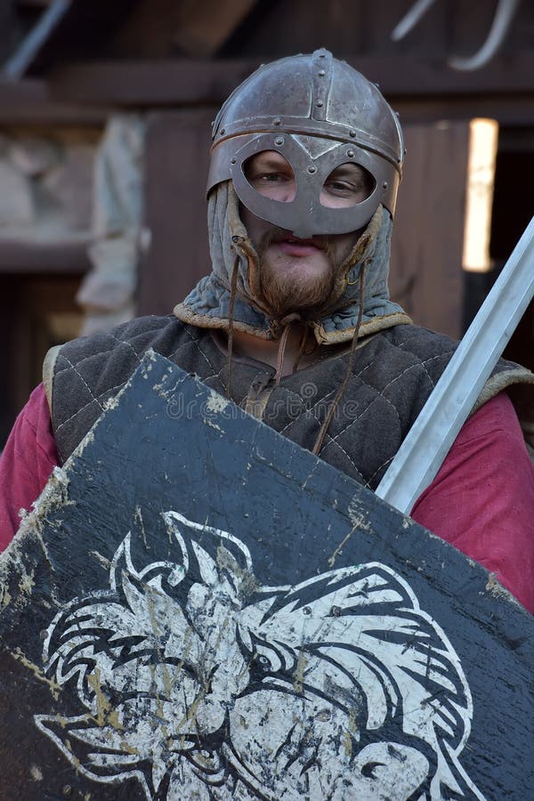 Ridders Vikingen redactionele stock afbeelding. Image of messing - 68786704