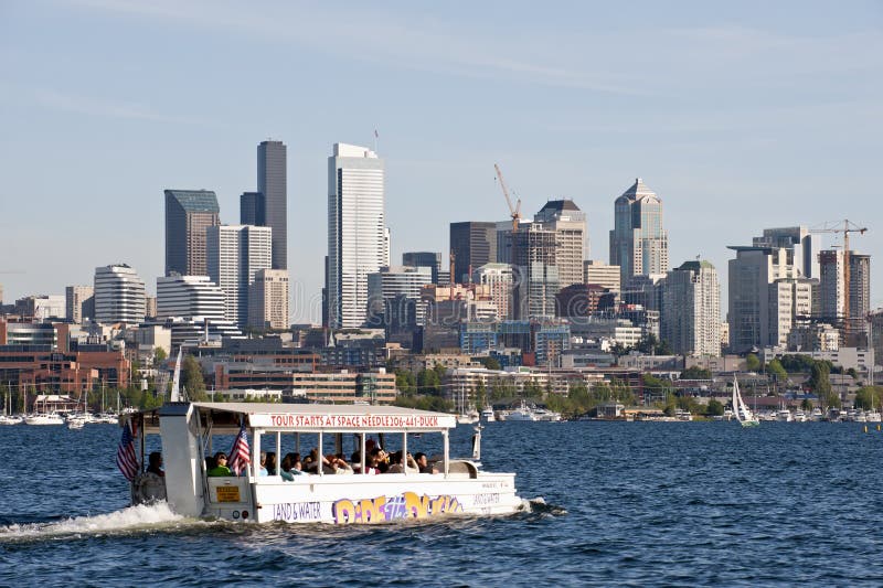 Ride the Ducks Seattle editorial photography. Image of lake - 17627372