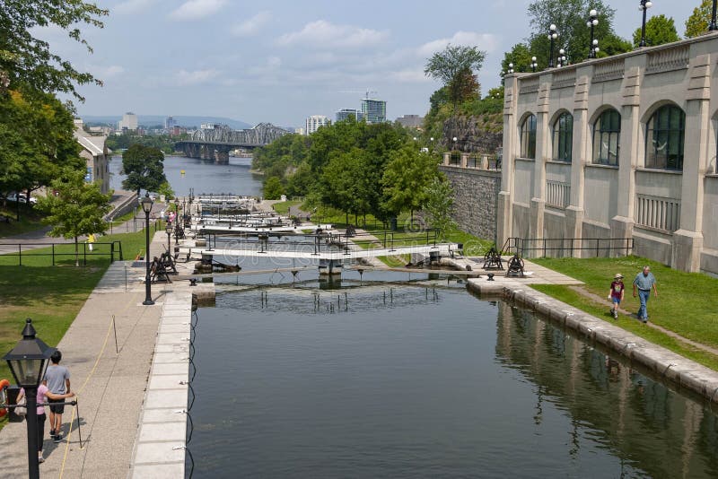 Rideau Canal Ottawa editorial stock photo. Image of green - 228359278