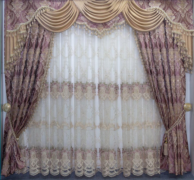 Rideaux De Luxe Dans Un Style Classique Image stock - Image du drapé ...
