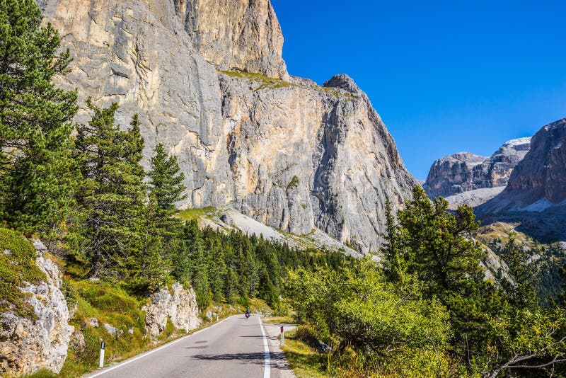 Ridge Delle Rocce Della Dolomia Fotografia Stock - Immagine di ...