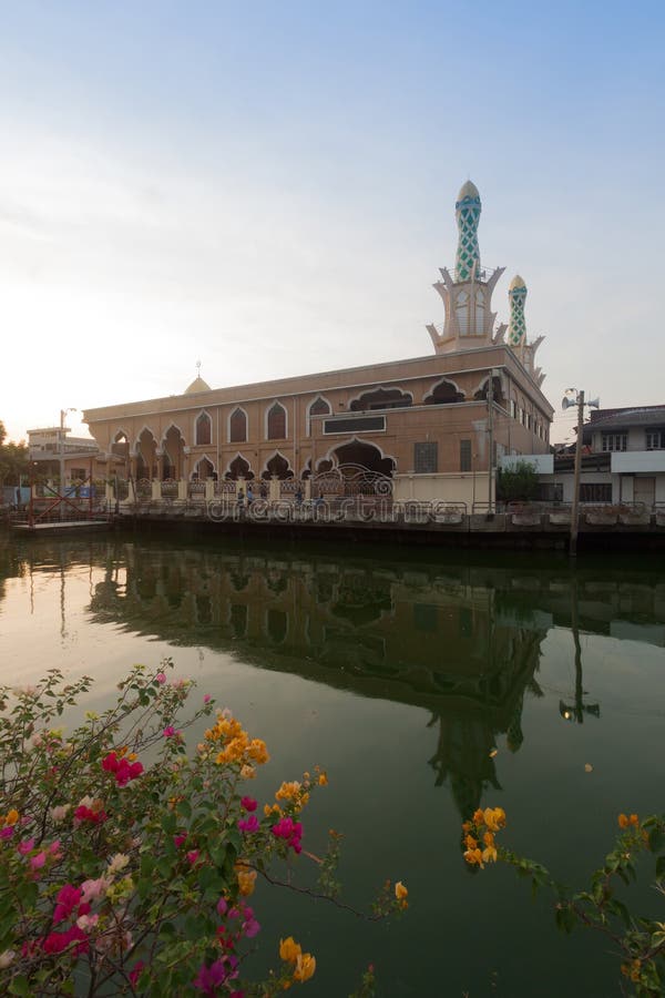 Ridwanool Islam Mosque in Bangkok , Thailand Stock Image - Image of ...
