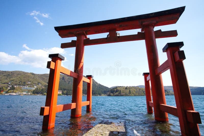 Tor Und See Japaner Torii Ashi in Hakone Stockbild - Bild von ...